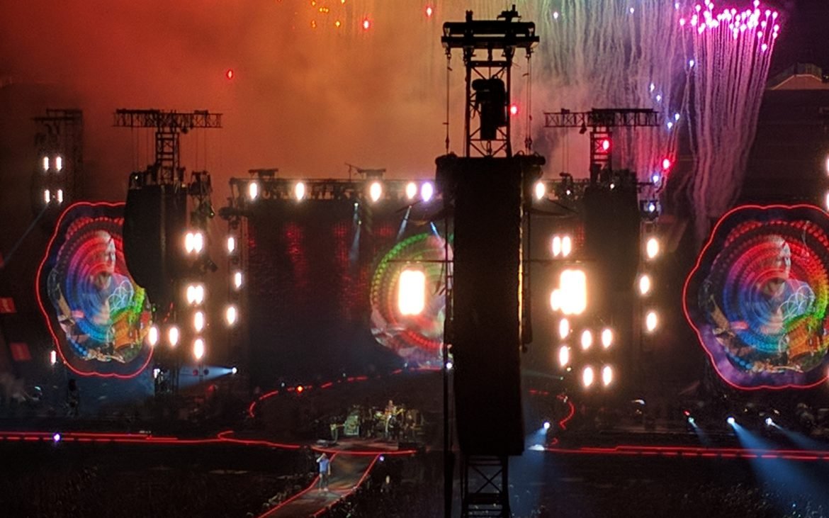 Coldplay Kicks Off U.S. Tour Live @ MetLife Stadium - Indie Band Guru
