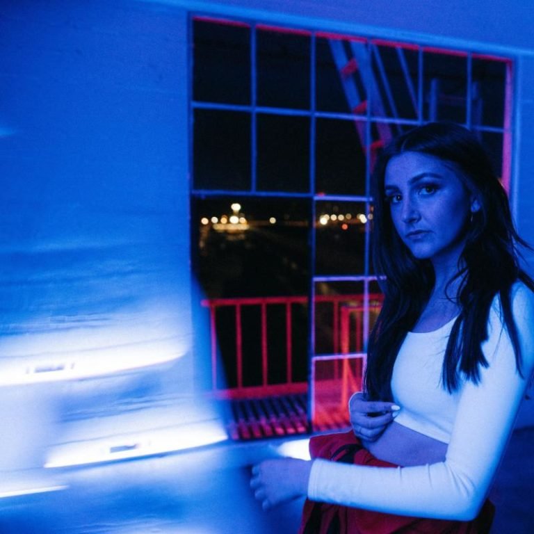 Caroline Grace Releases Debut EP "Afraid of the Dark" - Indie Band Guru